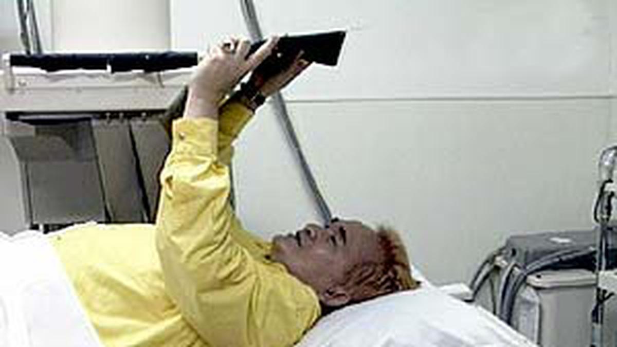 Ruhut Sitompul Terisolasi Sakit - ShowBiz Liputan6.com