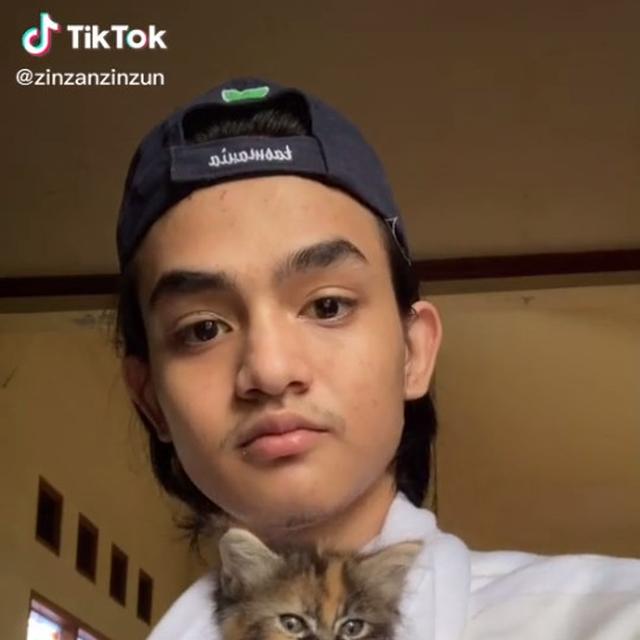 6 Potret Auzan Fadhlan Sosok Viral Mirip Angga Yunanda, Bak Pinang ...