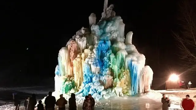 Unik, Keluarga Ini Buat Pohon Es Setiap Natal Selama Lebih dari 60 ...