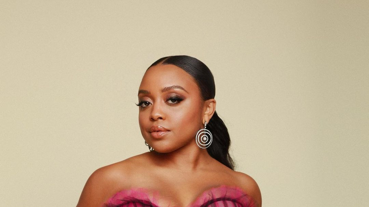 8 Gaya Rambut Para Seleb Hollywood yang Kental Nuansa 90an di Red ...