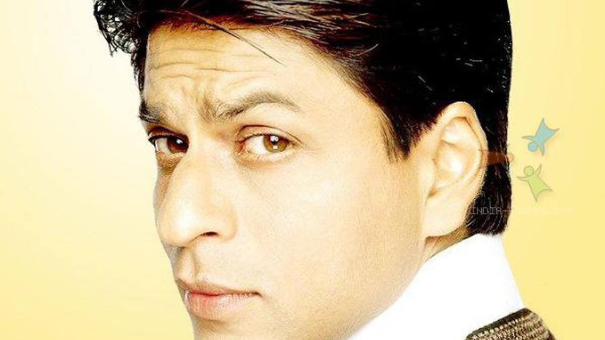 Tahan Nggak Sih Kalau Ditatap Shah Rukh Khan Seperti Ini - Photo Fimela.com