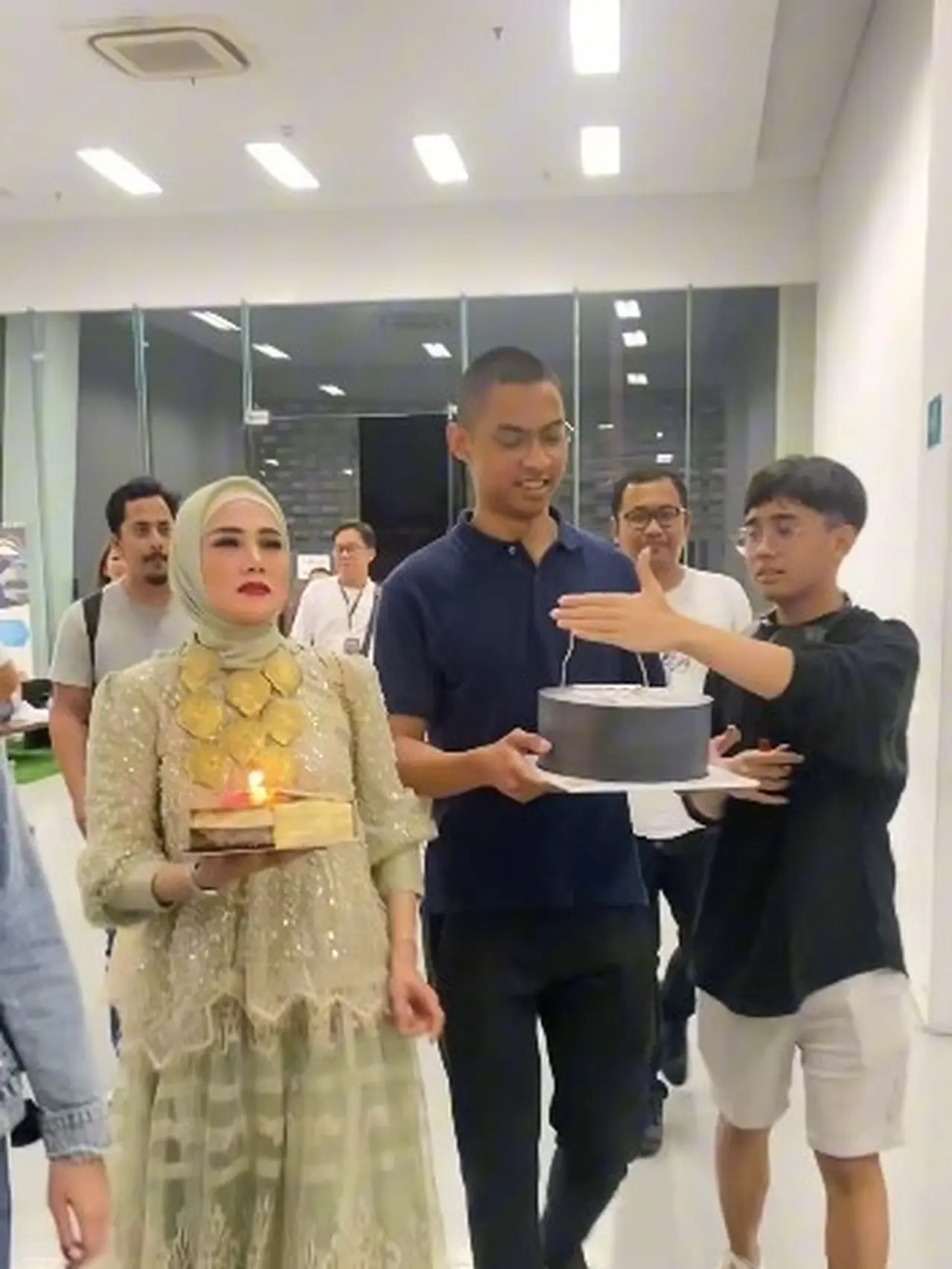 7 Potret Tiara Savitri, Putri Mulan Jameela Bersama Kekasih yang Curi ...