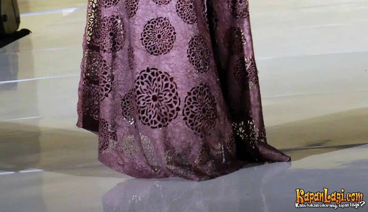 Gaun Rancangan Chenny Han