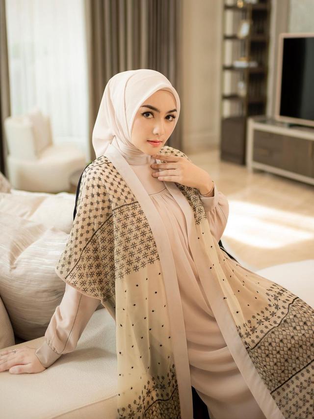 7 Gaya Ootd Citra Kirana Dengan Simpel Dress Jadi Inspirasi Hot