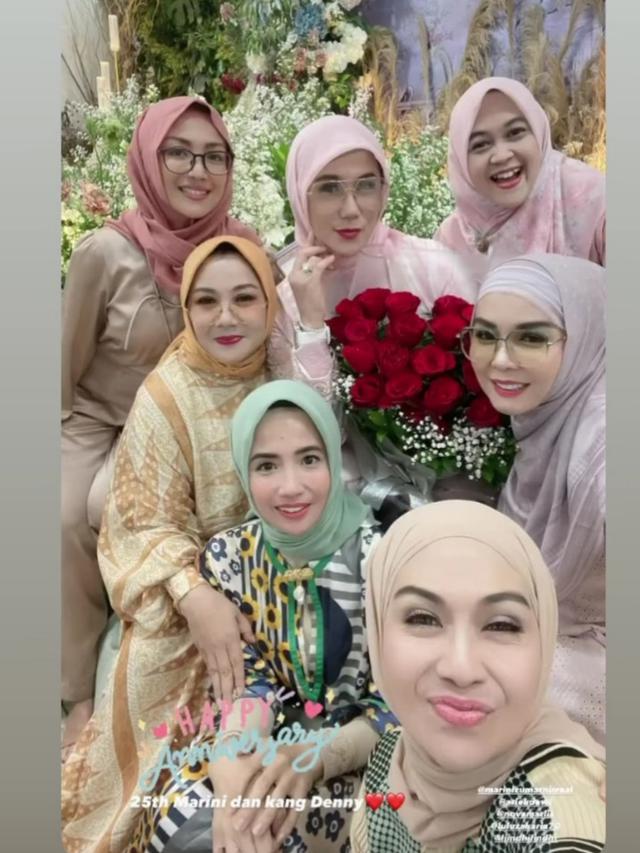 7 Potret Perayaan Wedding Anniversary ke-25 Marini Zumarnis dan Denny Wardhana, Jadi Ajang Lepas ...