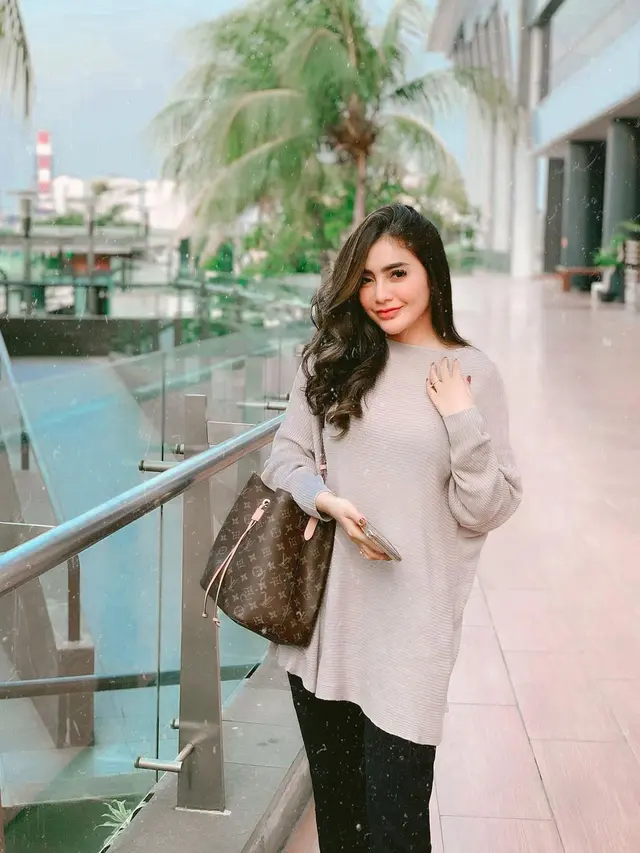 8 Potret Mesya Thalib, Kakak Ipar Taqy Malik yang Tengah Jadi Sorotan - Hot Liputan6.com