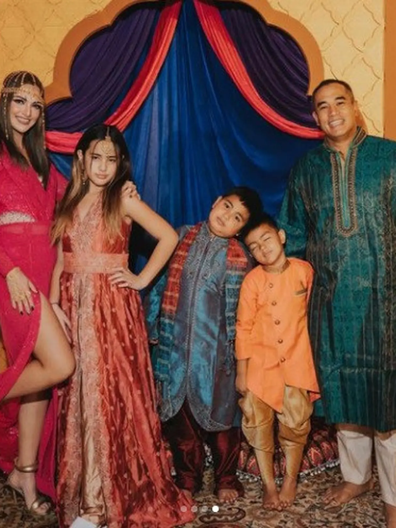 7 Potret Nia Ramadhani Tampil Bak Cleopatra di Pesta Bertema Arabian ...