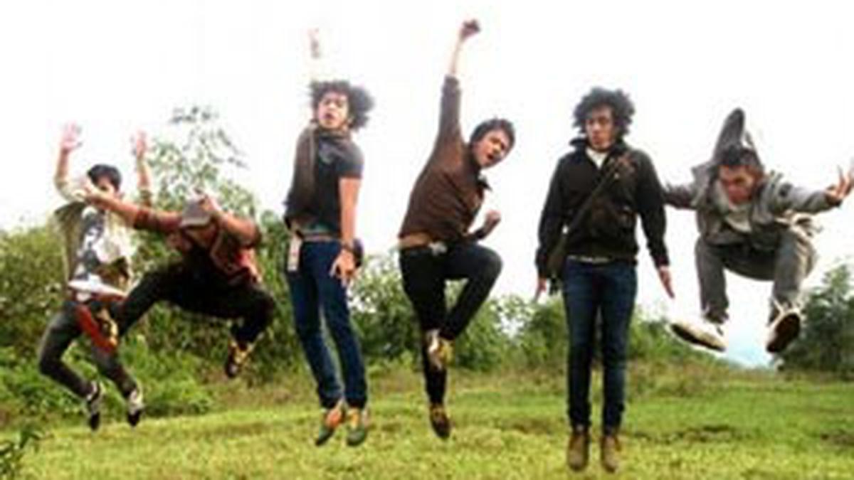 Nidji Geram Dituding Guru Merokok