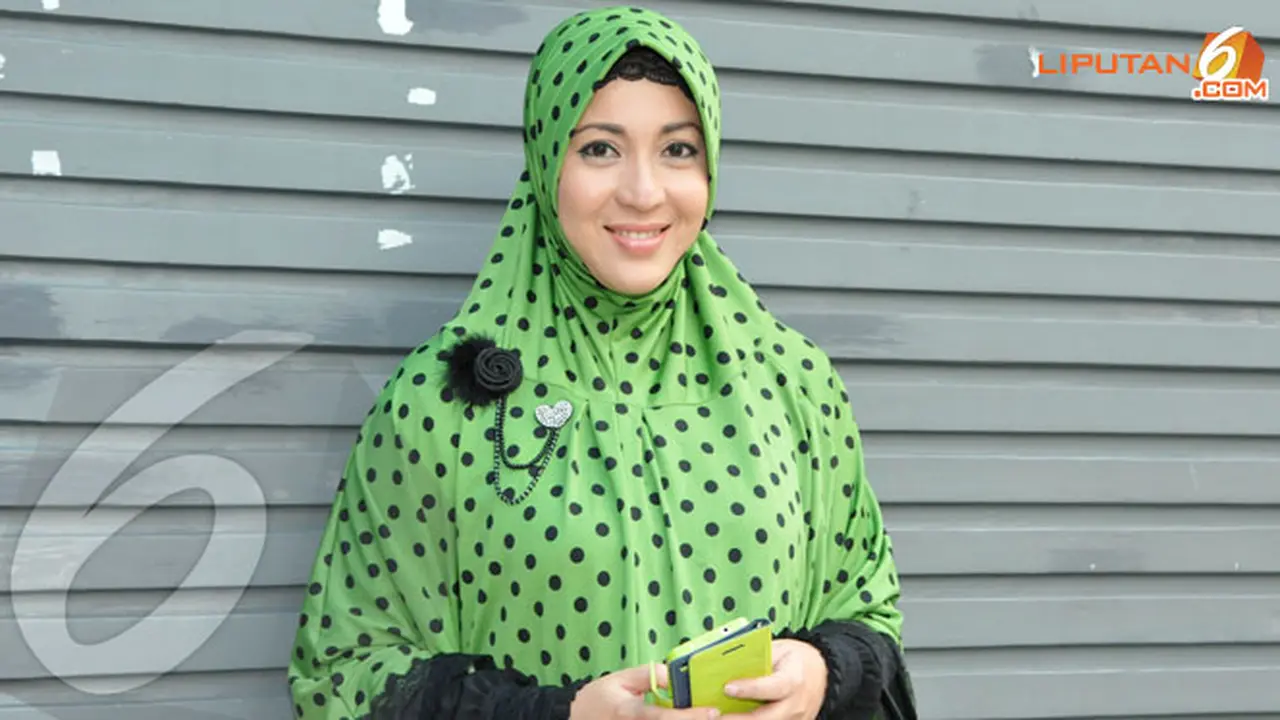 Dari Berjilbab, Devi Permatasari Bisa Bisnis Online - ShowBiz Liputan6.com