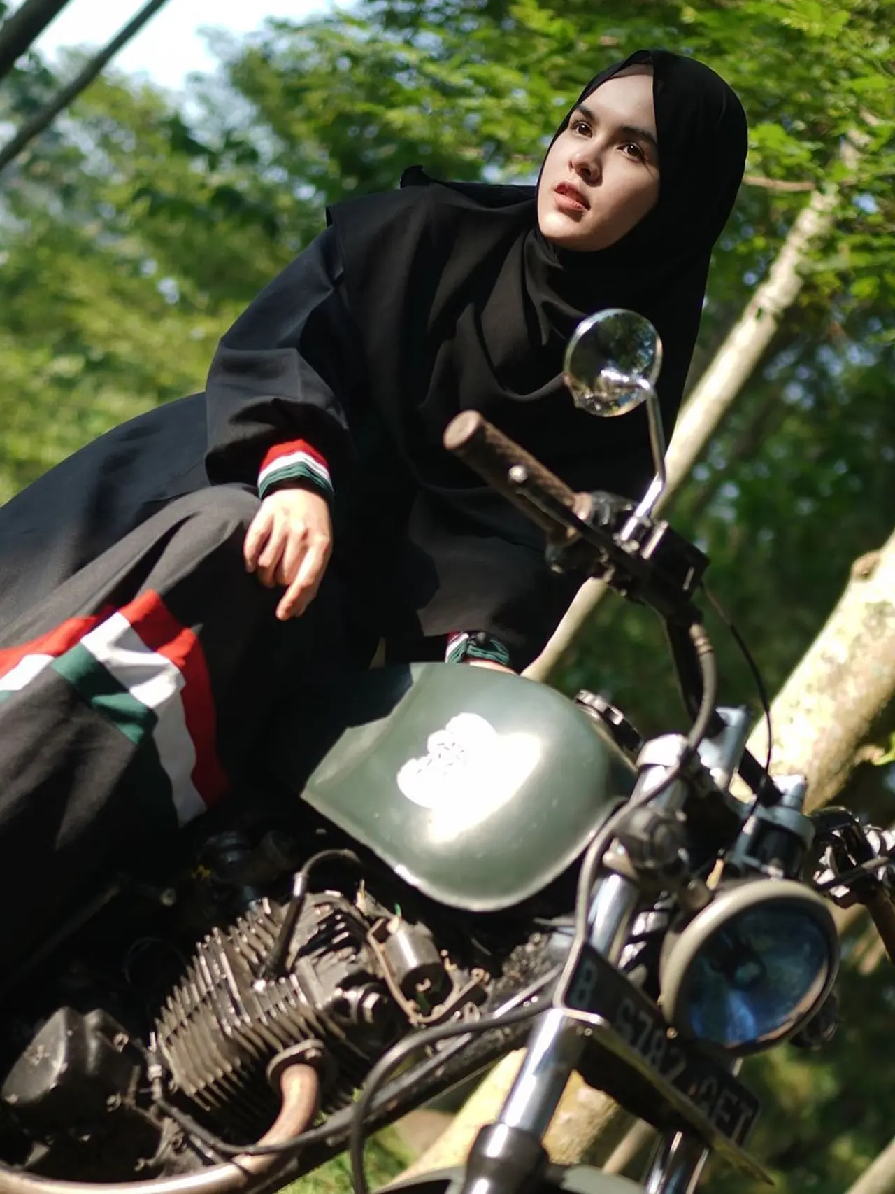 Rajin Menghafal Al-Qur'an, Ini 6 Potret Nada Sikkah Istri Aktor Haydar Ali - Hot Liputan6.com