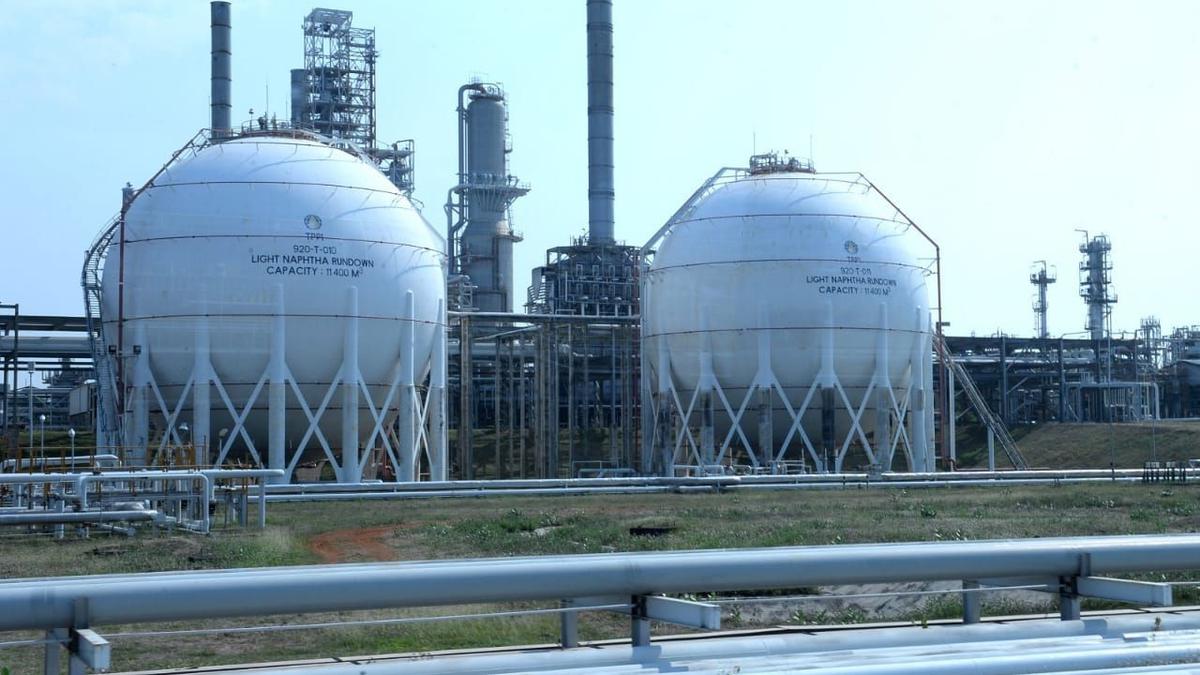 Pertamina Teken Kontrak Desain Proyek Olefin TPPI Tuban - Bisnis ...