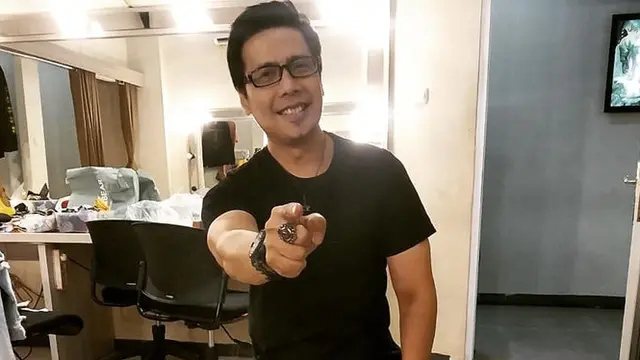 7 Potret Terbaru Joe Sandy The Master, Masih Single di Usia 46 Tahun ...