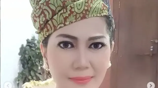 Mobil Ditabrak dan Dimaki, Helsi Herlinda Teriak Minta Tolong - ShowBiz Liputan6.com