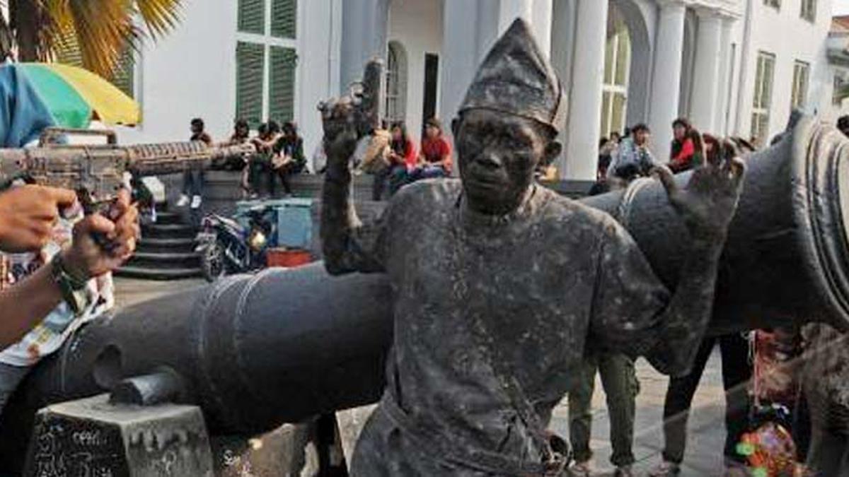 Pahlawan Keluarga Ini Rela Menjadi Manusia Batu - News Liputan6.com