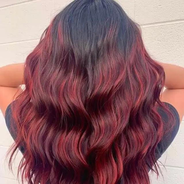 10 Kombinasi Highlight yang Bikin Rambut Hitam Kamu Makin Chic di Usia ...
