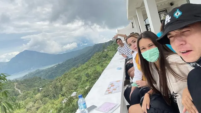 6 Potret Kedekatan Ria Andrews dan Jennifer Avery Adik Stefan William, Bak Sahabat - Hot ...