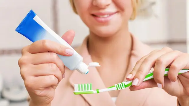 Banyak yang Keliru, Ini Takaran yang Tepat Gunakan Pasta Gigi ...