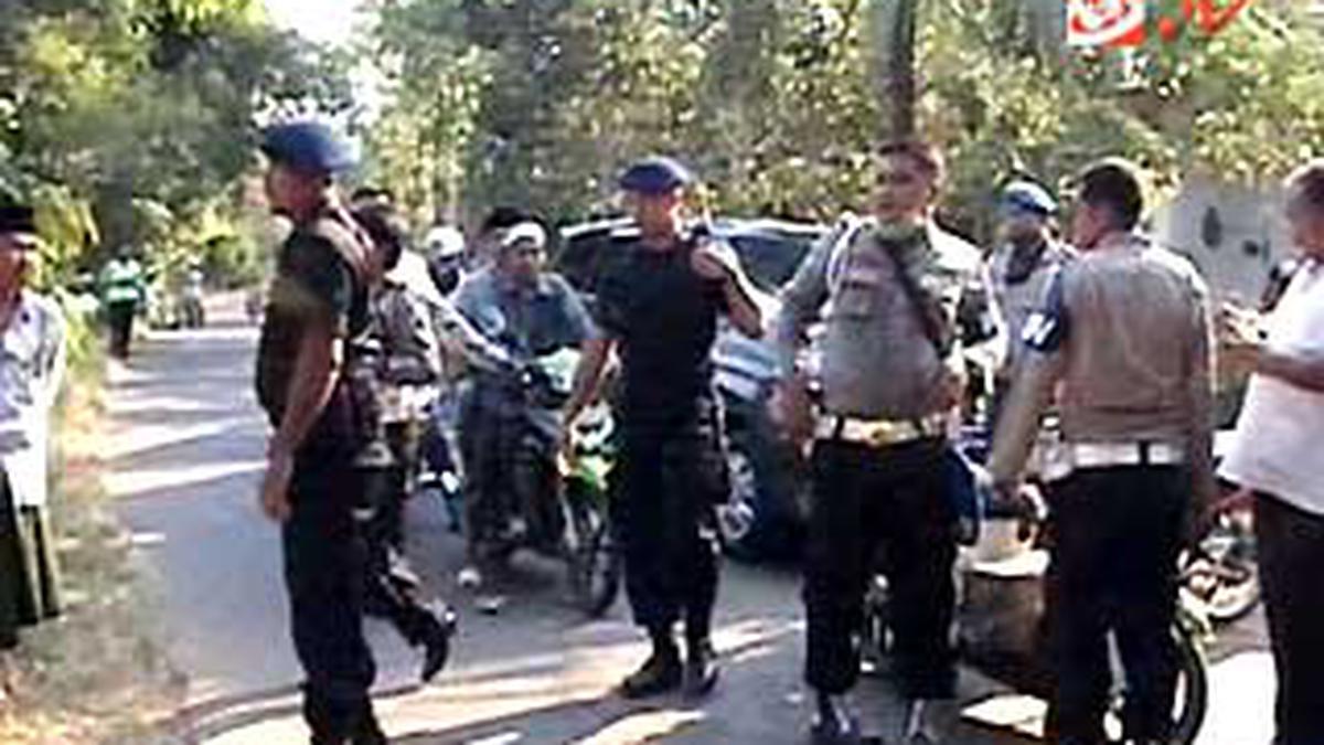 Ratusan Petugas Berjaga di Perkampungan Kaum Syiah - News Liputan6.com