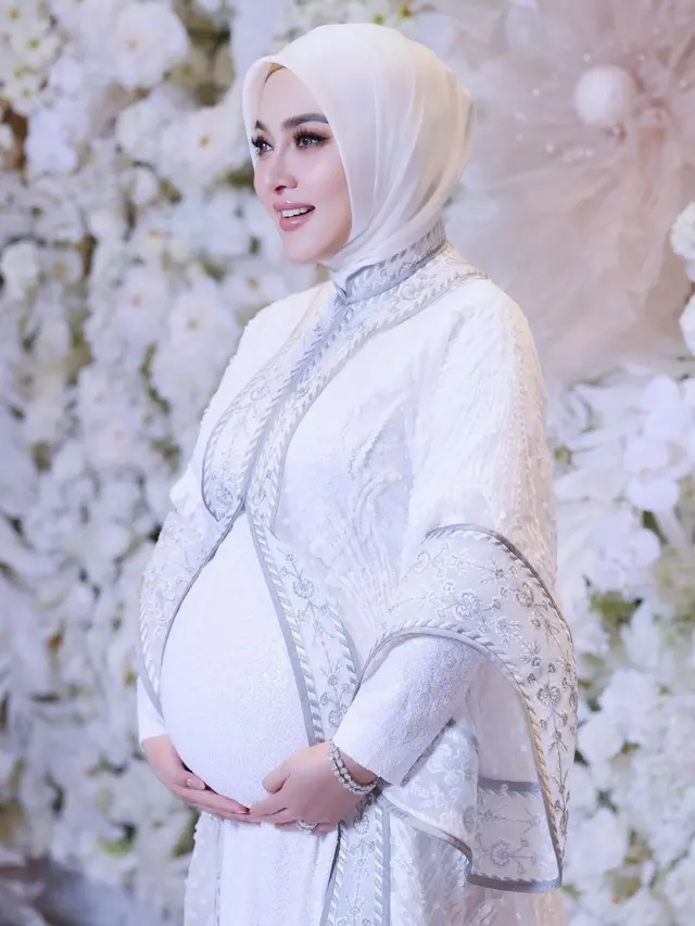 8 Potret Syahrini Hamil Pertama Usia 43 Tahun, Sempat Dirahasiakan 7 Bulan - Hot Liputan6.com