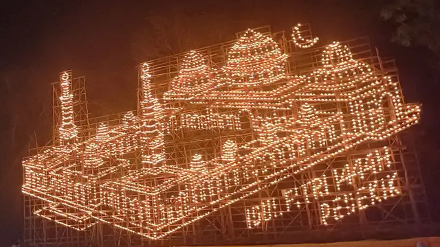 6 Potret Unik Tradisi Lampu Colok Penanda Ramadhan Segera Berakhir ...