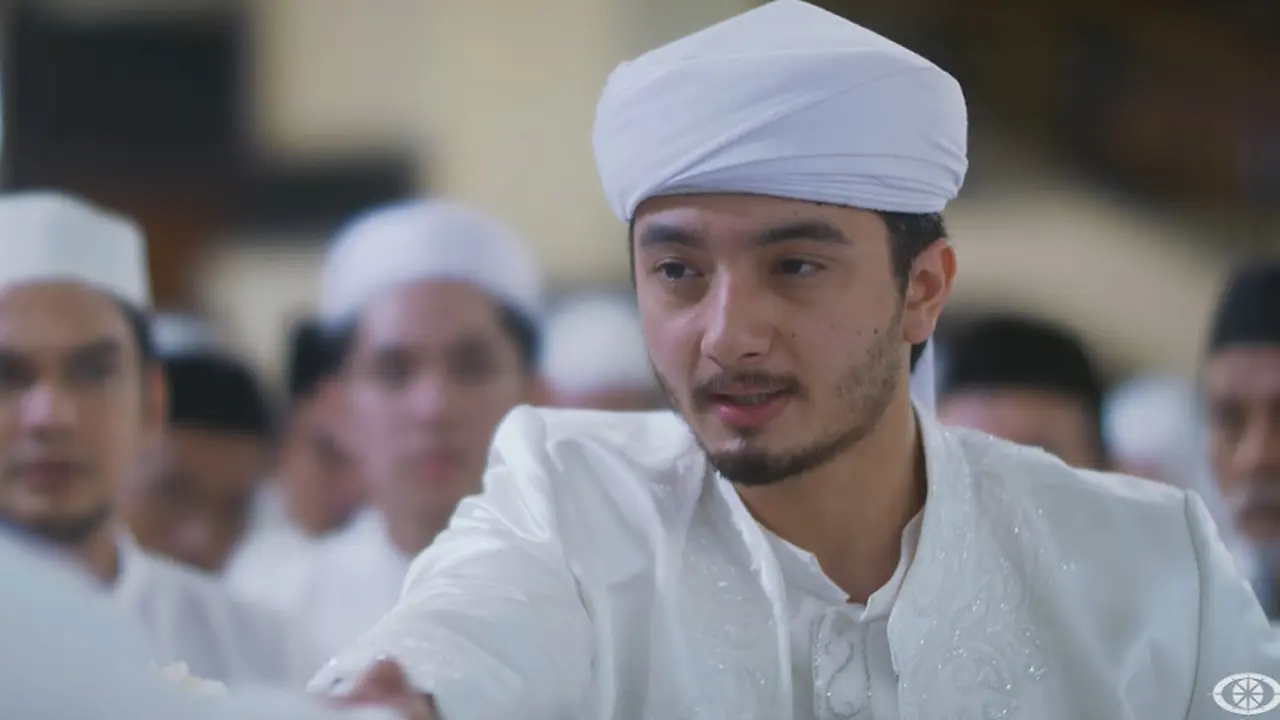 7 Potret Bryan Domani Perankan Mendiang Ameer Azzikra di Film 172 Days, Tampil Bersorban - Hot ...