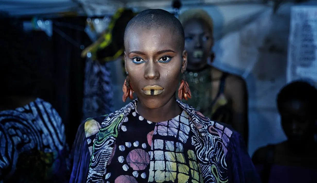 Mengintip Para Model Kulit Hitam di Belakang Panggung Senegal Fashion ...