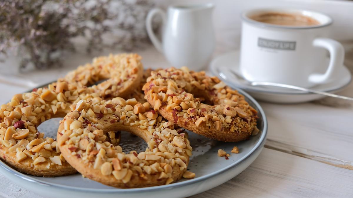 Resep Cookies Donat Tabur Kacang yang Unik - Food Fimela.com