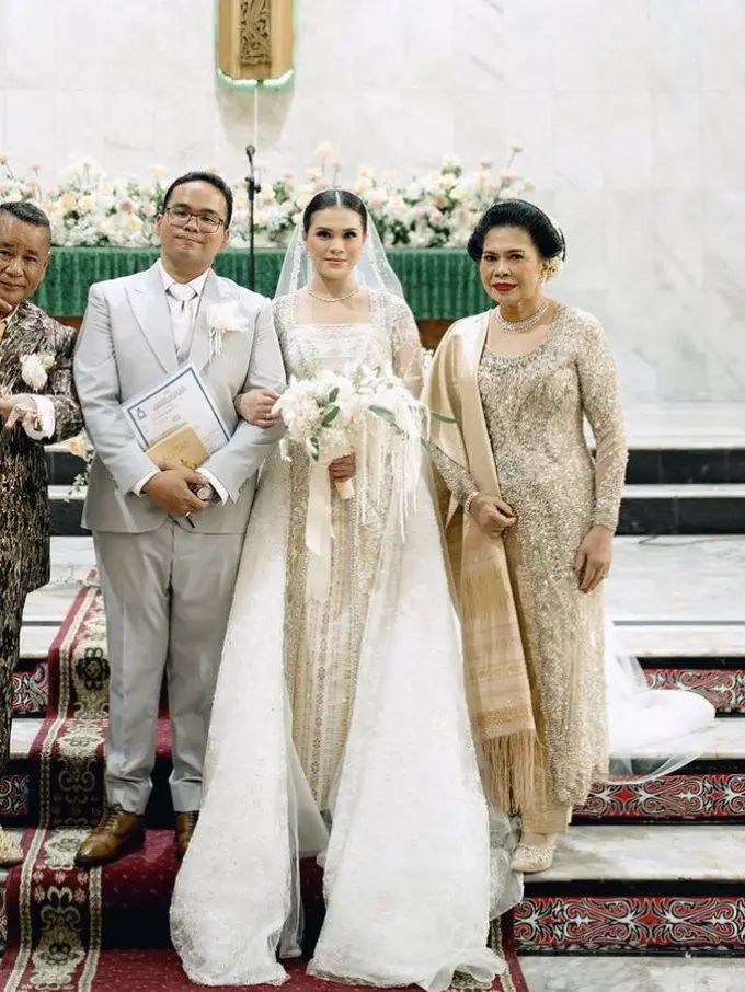 Adu Gaya Sederet Artis di Pernikahan Anak Hotman Paris, Fritz Hutapea dan Chen Giovani ...