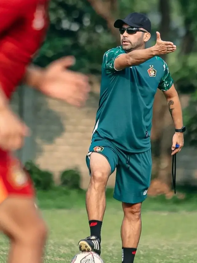 BRI Liga 1: Sejumlah Pelatih Terancam Ditendang, Posisi Javier Roca di ...