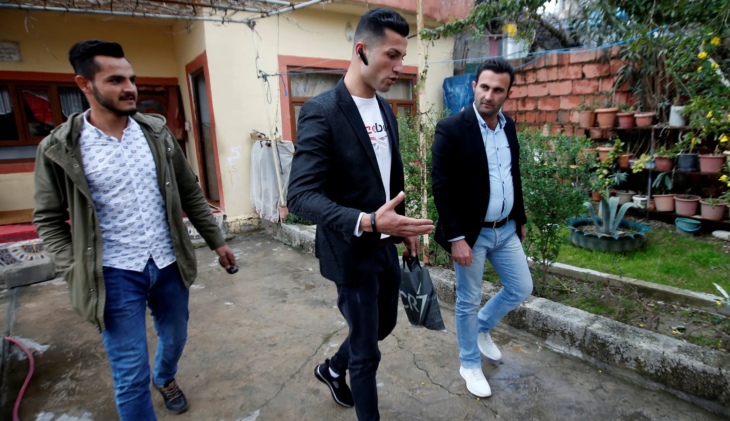 FOTO: Biwar Abdullah, Kembaran Cristiano Ronaldo Asal Irak - Foto ...