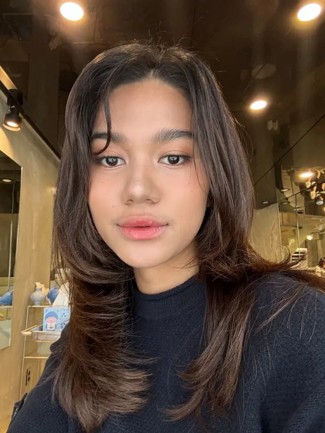 7 Potret Terbaru Azizah Salsha Usai Potong Rambut di Seoul, Banjir ...