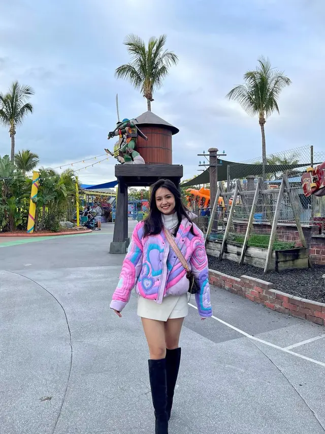 Tampil Stylish, Ini 7 Potret Angie Marcheria saat Liburan ke Australia ...