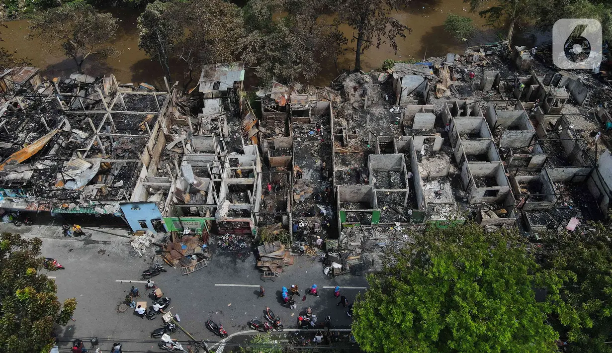 Kebakaran Melanda Permukiman di Kawasan Manggarai - Foto Liputan6.com