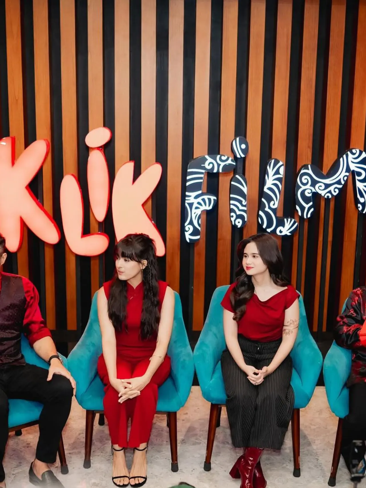 7 Pesona Mewah Tissa Biani dengan Gaun Merah saat Launching Film 7 HARI ...