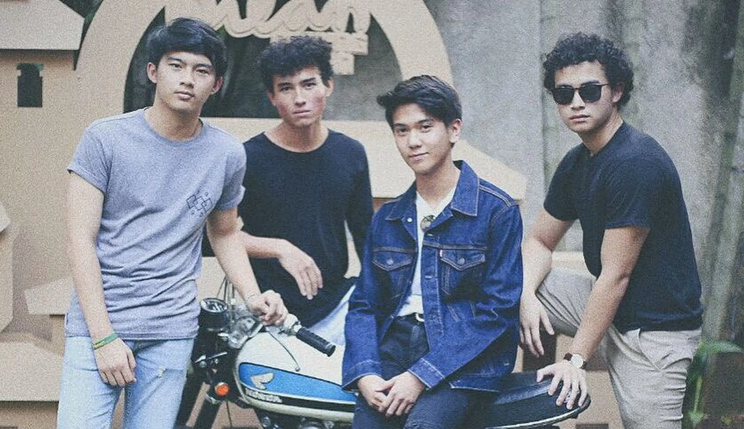 Semanis Gula Jawa, Ini 8 Potret Pemeran Piyan di Film Dilan - Photo ...