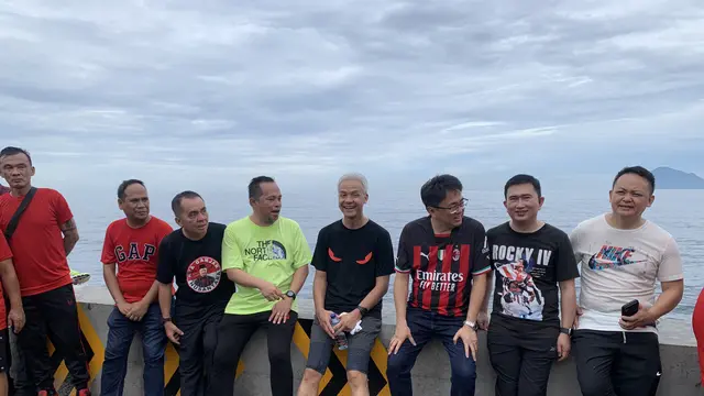 Lari Pagi di Teluk Manado, Ganjar Pranowo Diteriaki 'Rambut Putih Yes ...