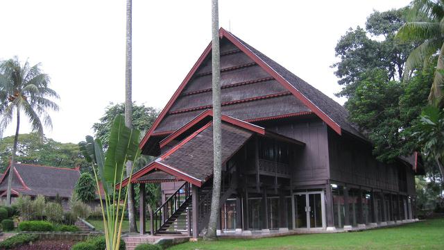 Keunikan Rumah Adat Suku Bugis dari Arsitekturnya, Struktur dan Tata ...