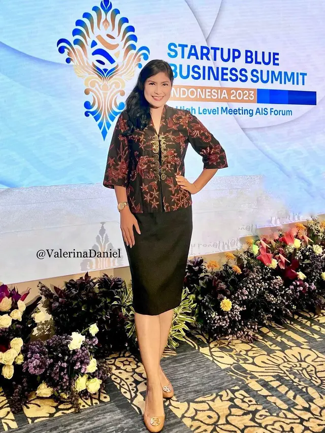 7 Potret Valerina Daniel, Moderator Debat Capres 2024 Pertama yang Curi ...