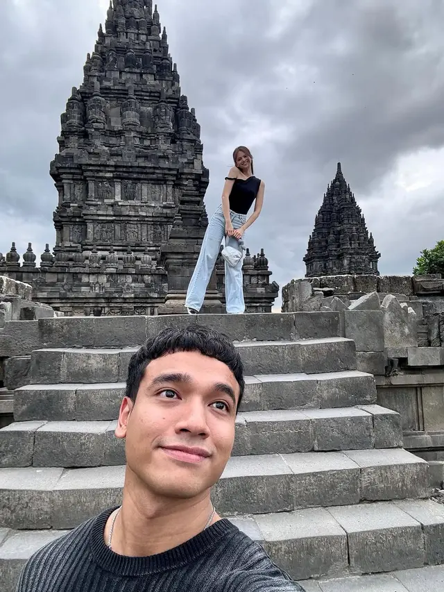 6 Potret Fadly Faisal dan Maudy Effrosina di Prambanan, Netizen Sebut ...