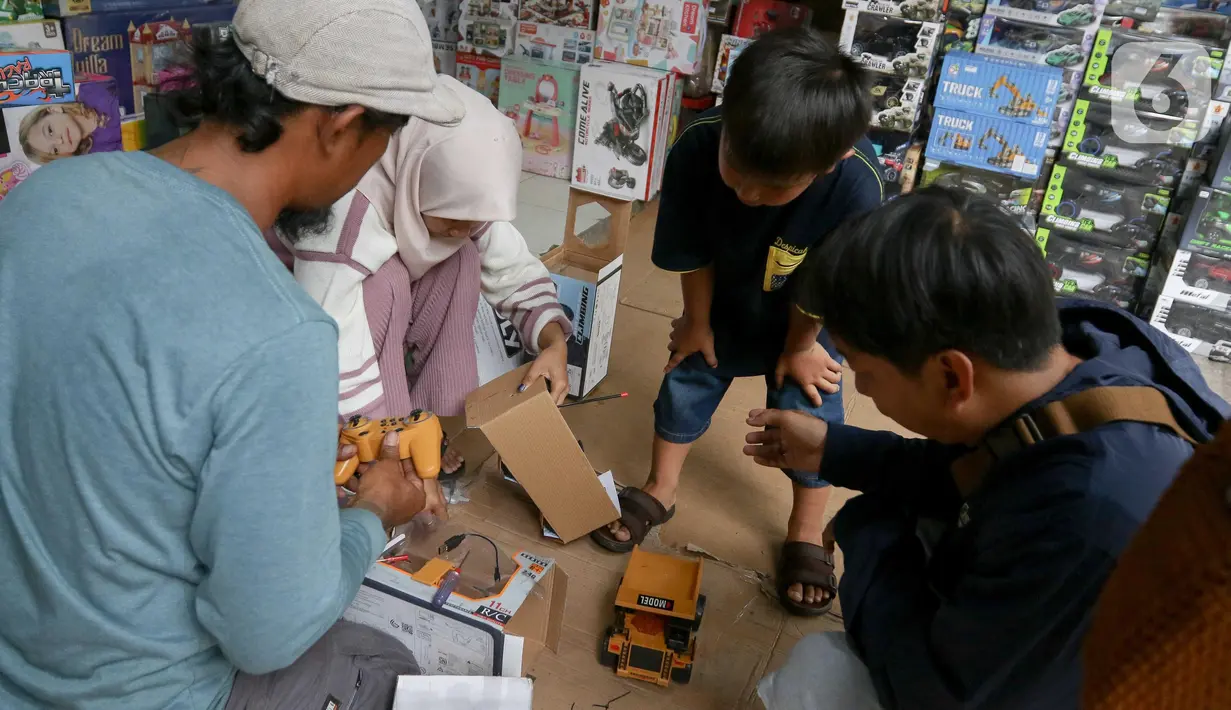 Libur Lebaran 2025, Pasar Gembrong Diserbu Pemburu Mainan Anak - Foto Liputan6.com