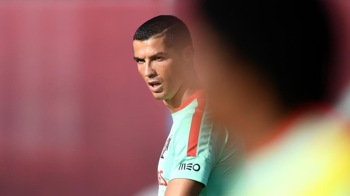 Rambut Baru Ronaldo Jadi Olok-Olok di Timnas Portugal - Bola Liputan6.com