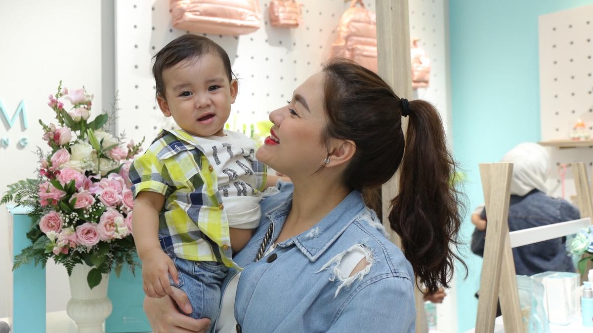 Vicky Shu Cerita Perkembangan Anaknya yang Belajar Ngomong - Photo ...