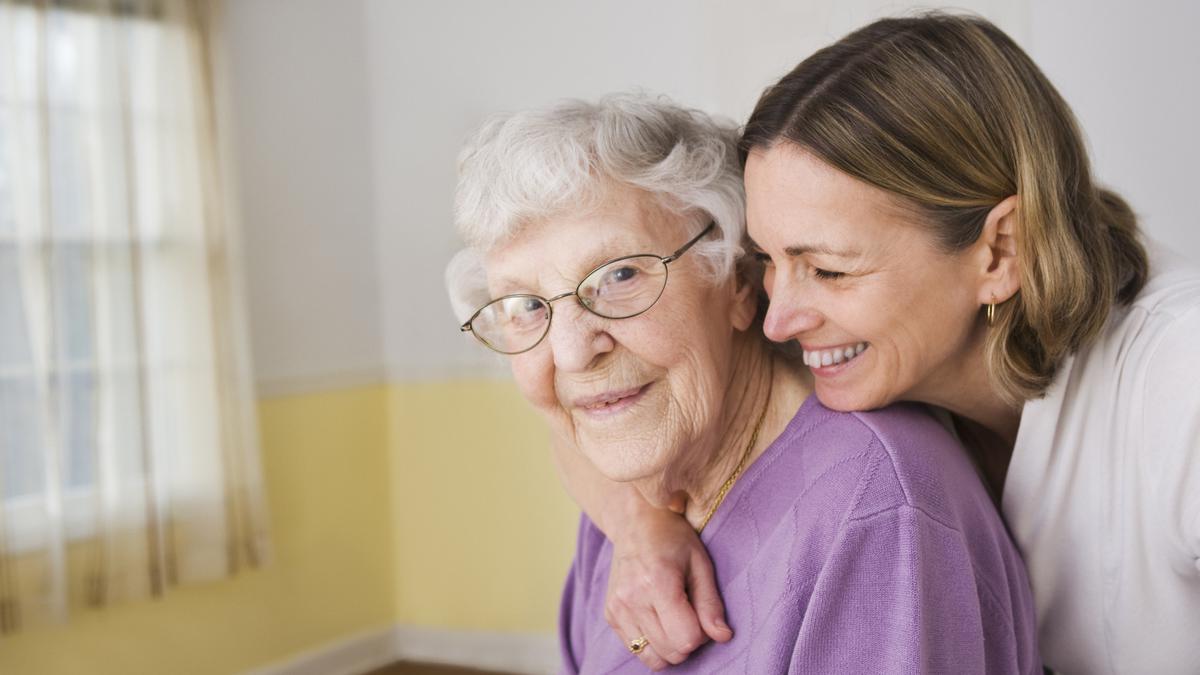 Lansia Seperti Bocah? Begini 5 Tips Berkomunikasi dengan Mereka ...