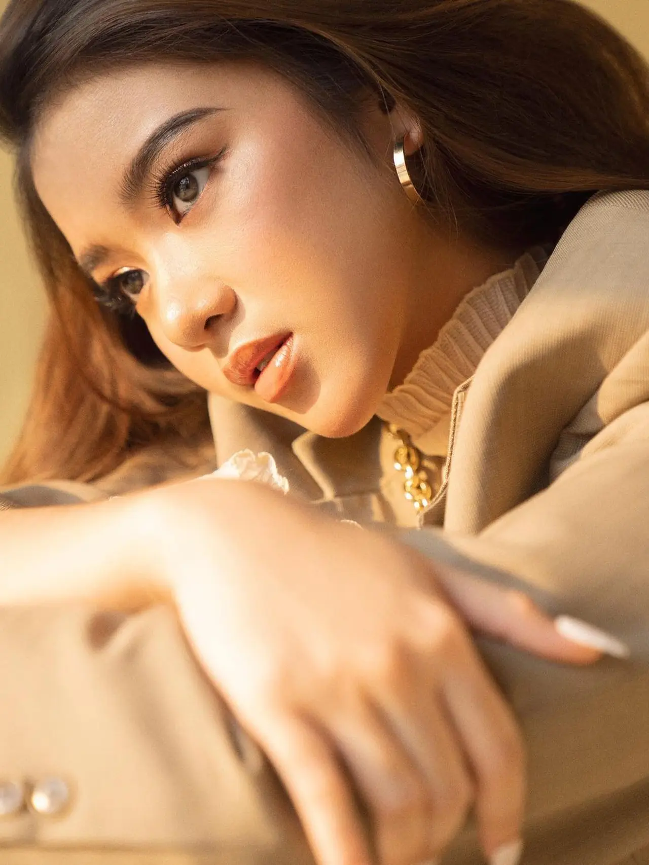 5 Gaya Tiara Andini dalam Pemotretan Terbarunya, Tampil Anggun - Hot ...