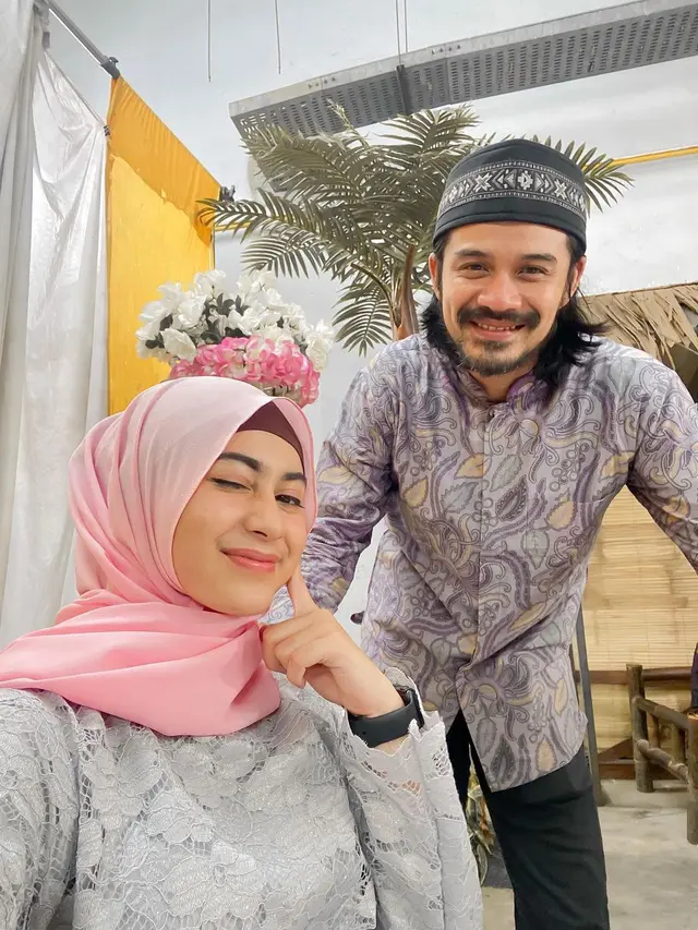 7 Gaya Sintya Marisca Saat Tampil Berhijab, Bikin Pangling - Hot ...