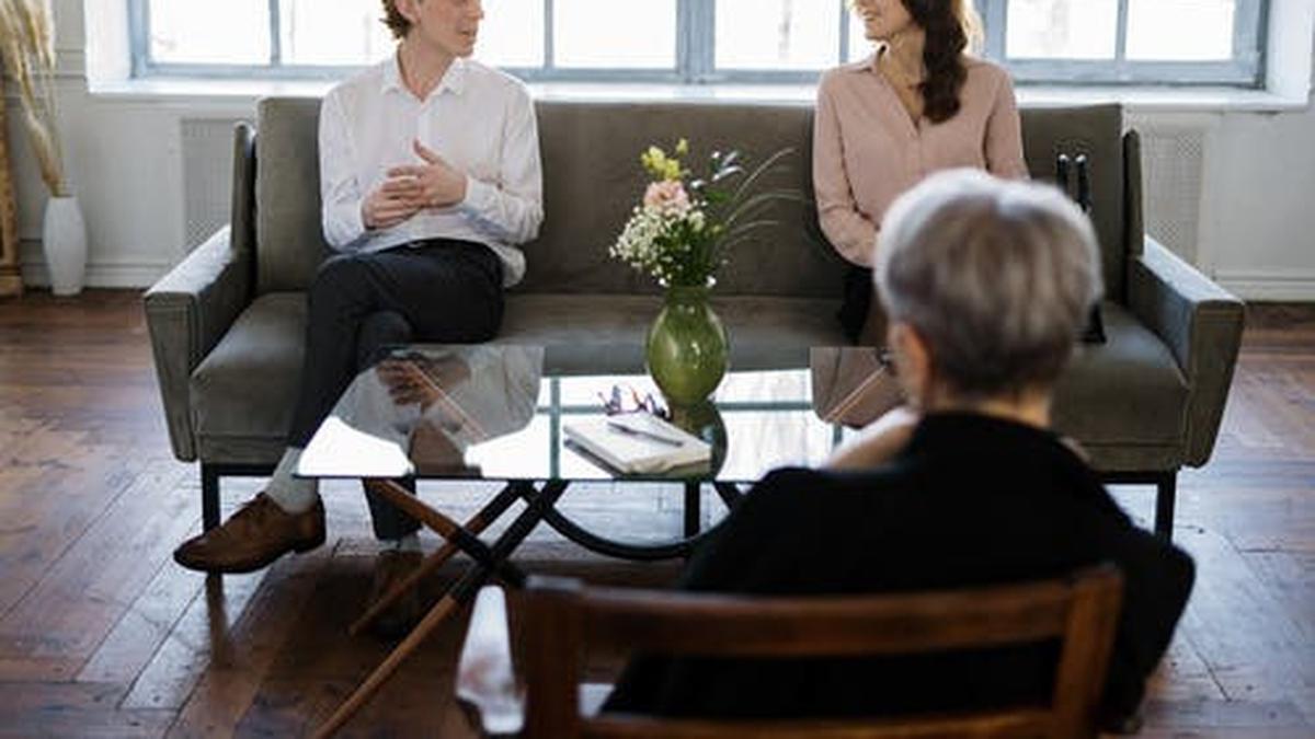 Konselor adalah Orang yang Memberikan Konseling, Pahami Tugas dan ...