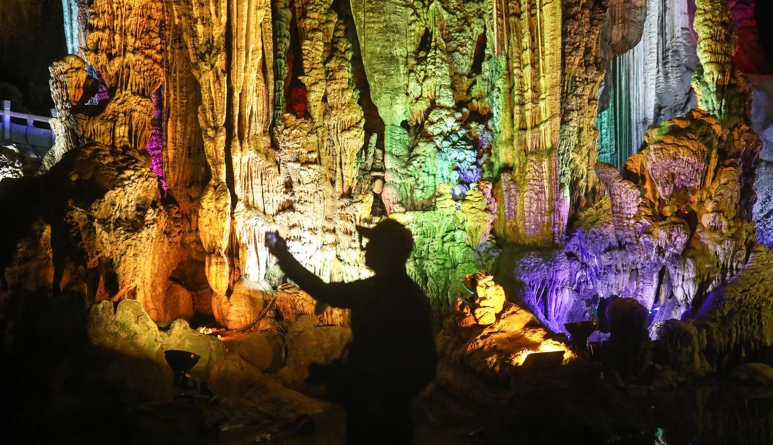 Menyusuri Gua Warna-warni Yinziyan di China - Foto Liputan6.com