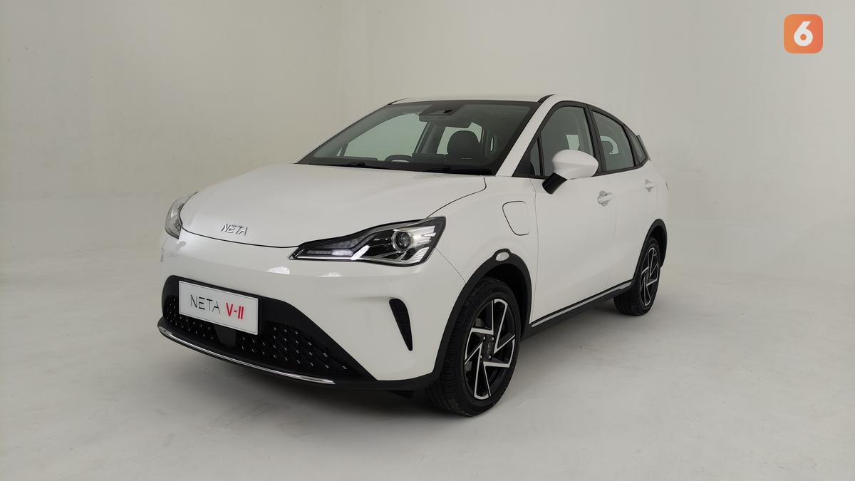 Melihat Lebih Dekat Mobil Listrik Neta V-II yang Baru Debut di PEVS ...