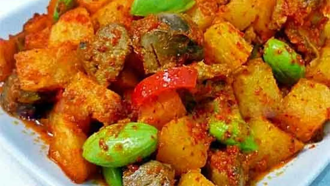 Tanpa Banyak Cabai, Begini Cara Agar Sambal Goreng Kentang Merah Cantik
