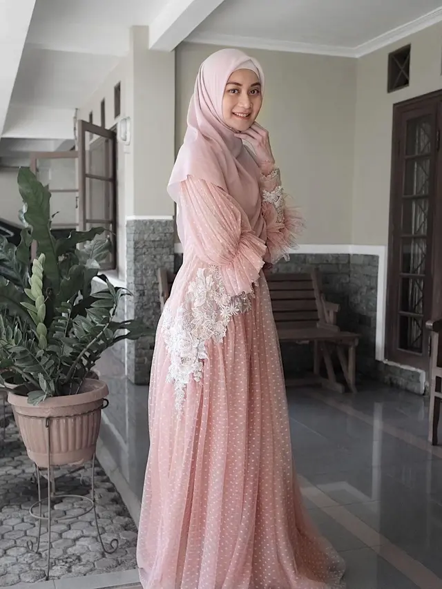 Lama Tak Muncul, Ini 6 Potret Terbaru Ayu Pratiwi yang Makin Mantap Berhijab - Hot Liputan6.com